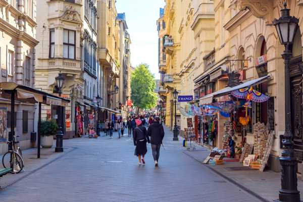 10 Best Places to Go Shopping in Budapest