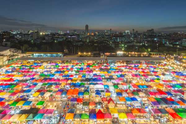 Rot Fai Market Ratchada