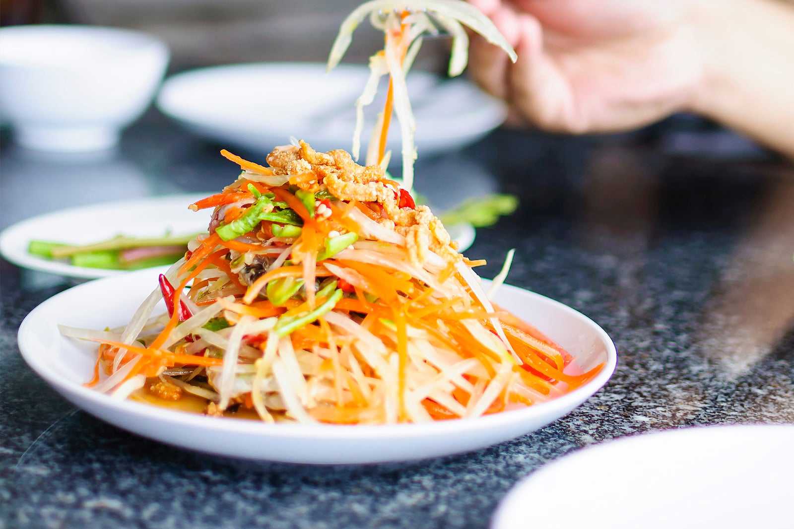 Som tam (green papaya salad)