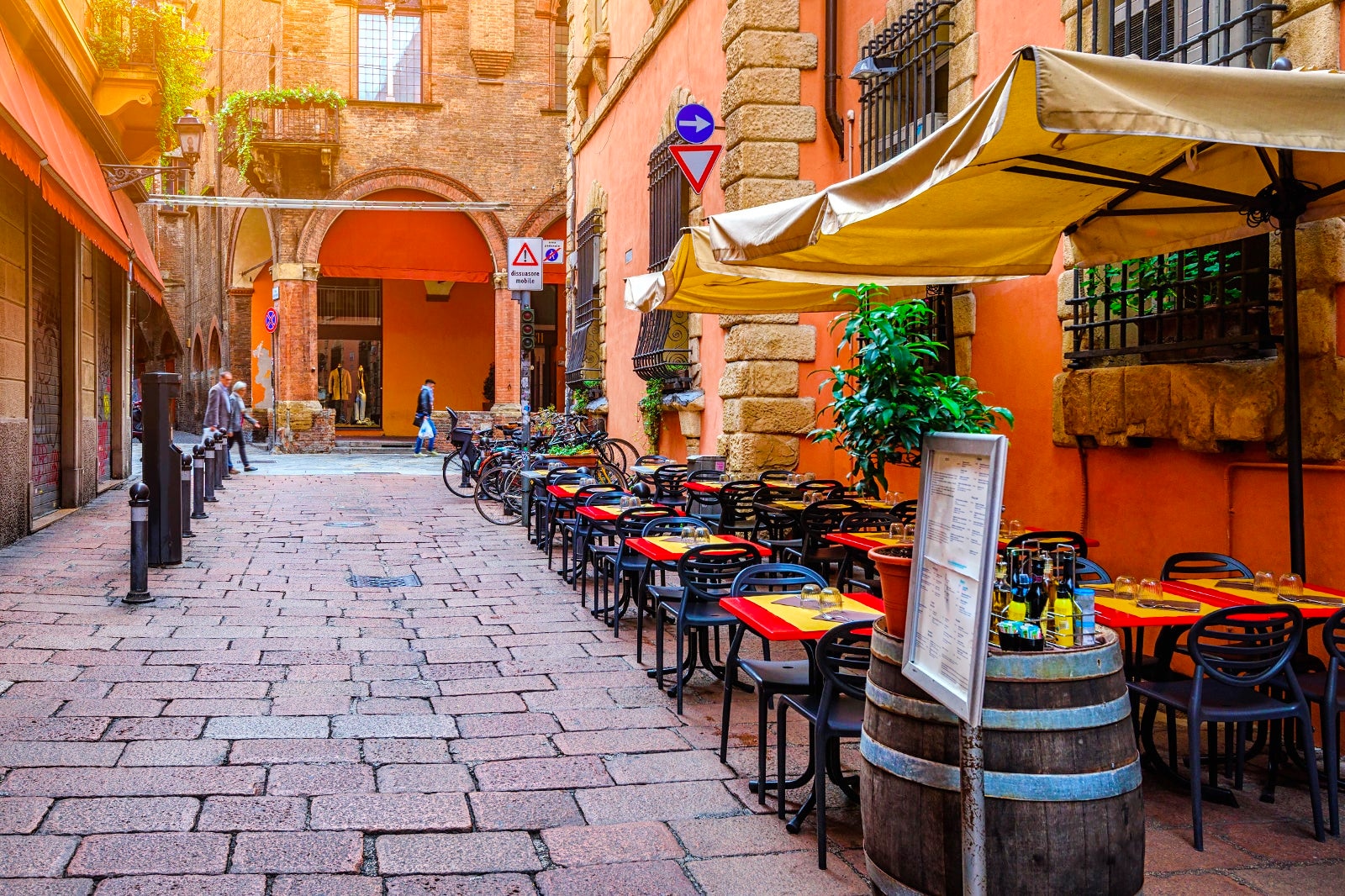 10 Best Local Restaurants in Bologna - Go Guides