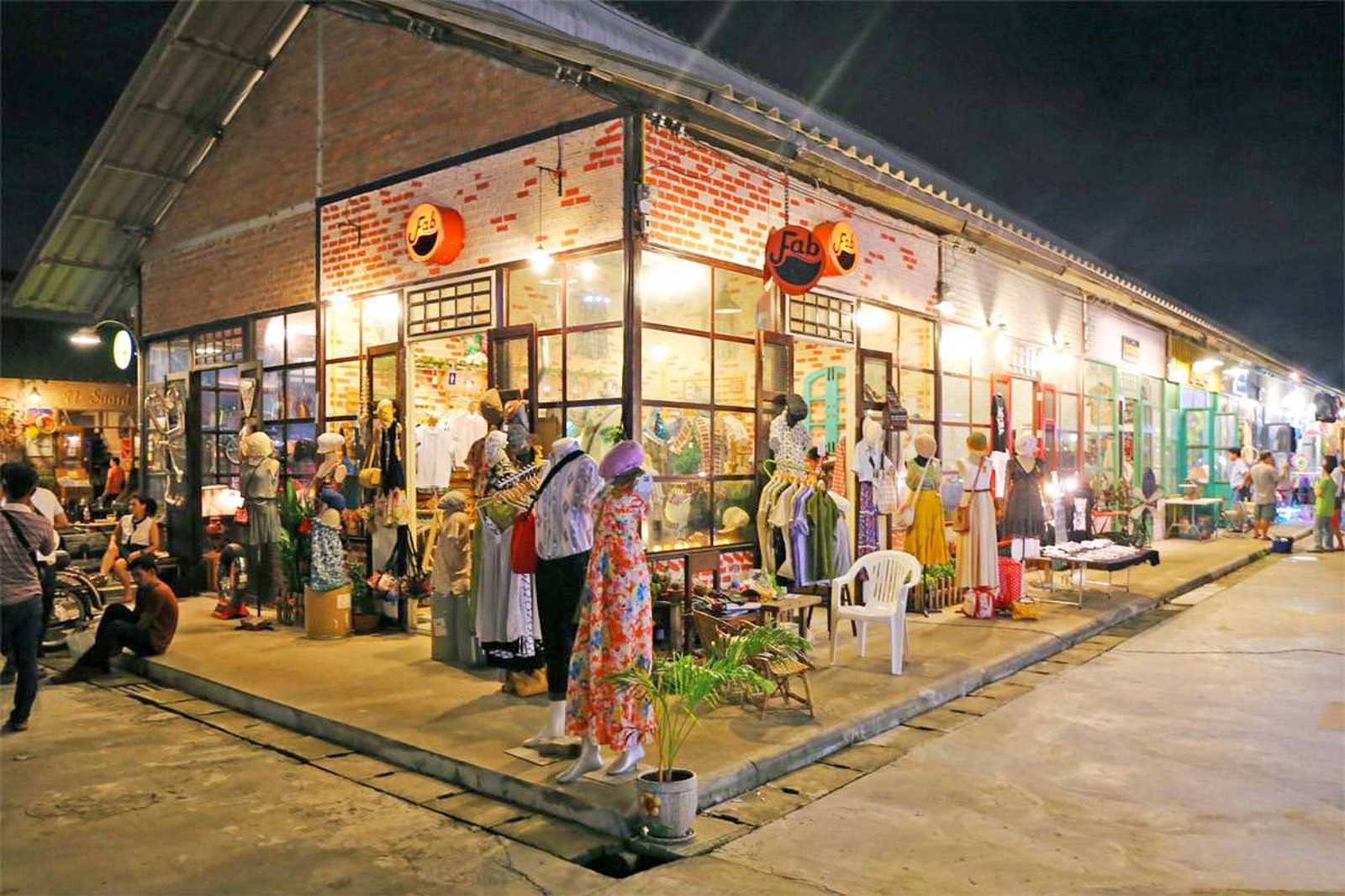 Rod Fai Market
