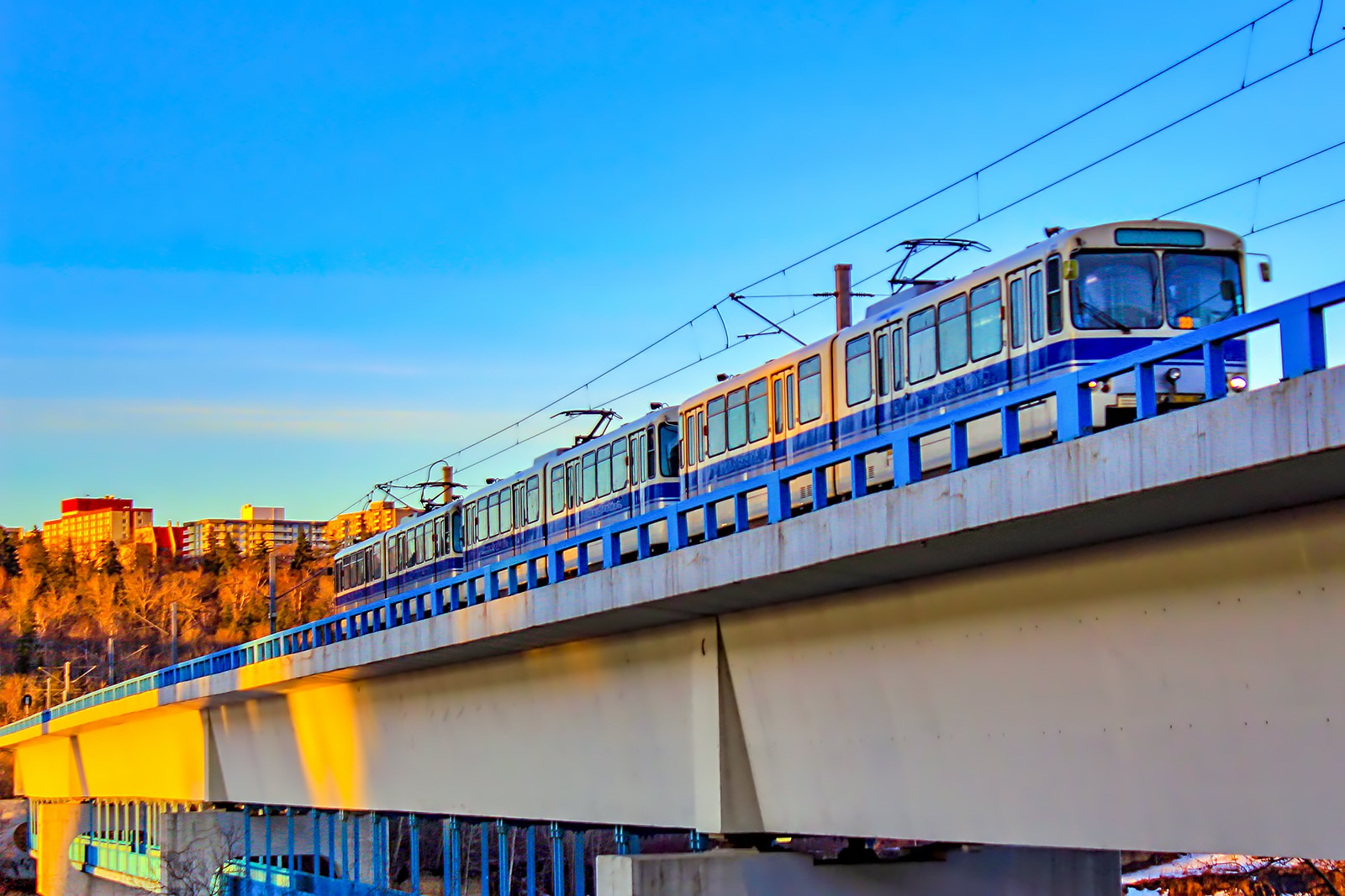 Edmonton Travel Essentials - Go Guides Edmonton Travel Essentials - Go Guides