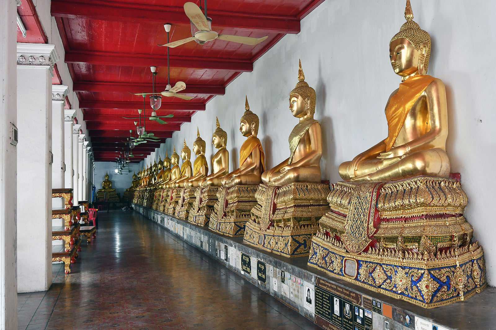 Free meditation classes at Wat Mahathat