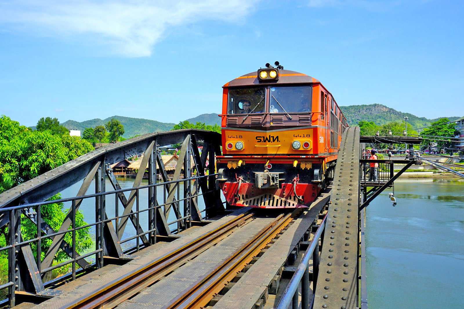 River Kwai tour with long-tail boat