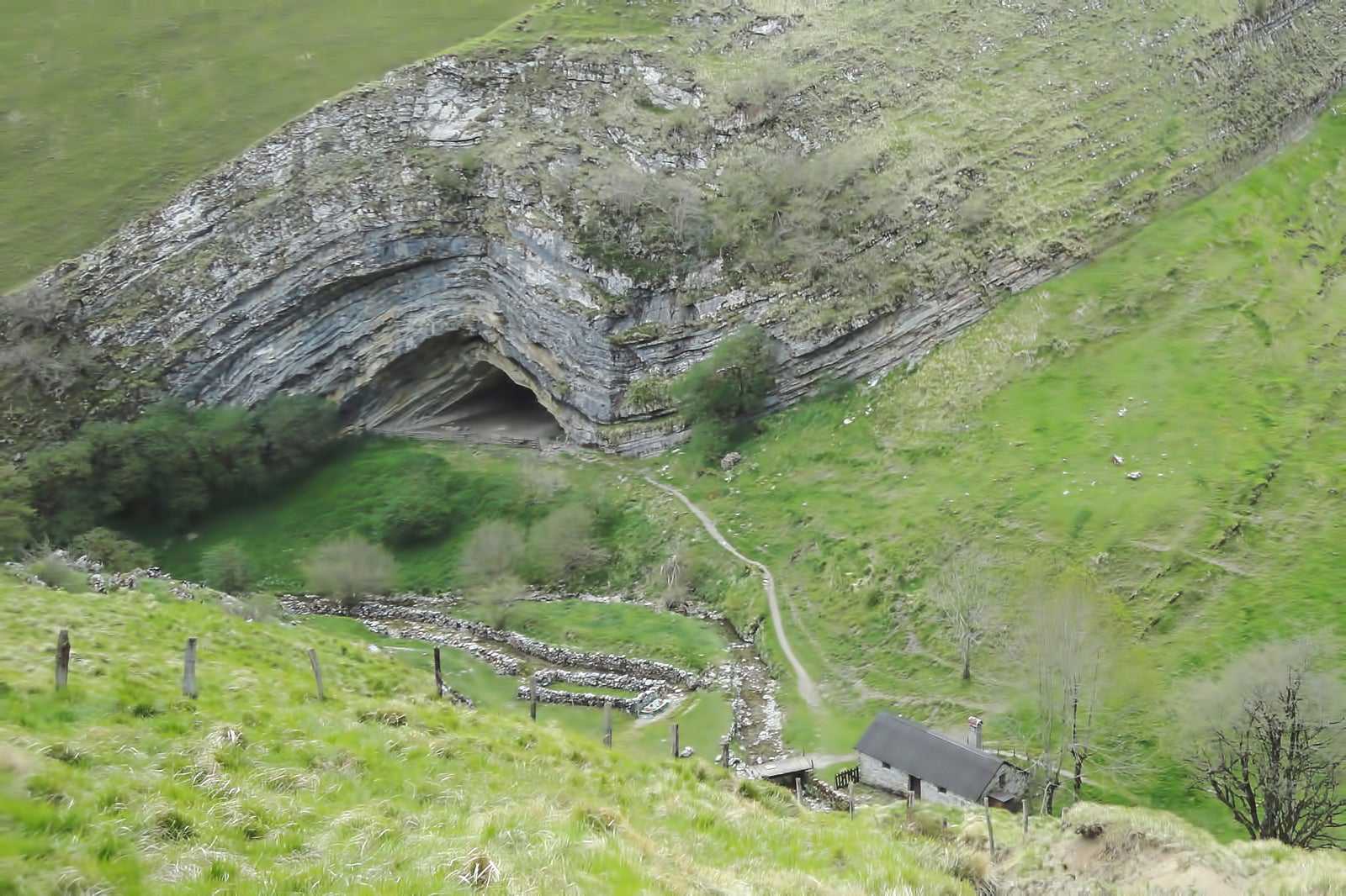 Harpea's Cave